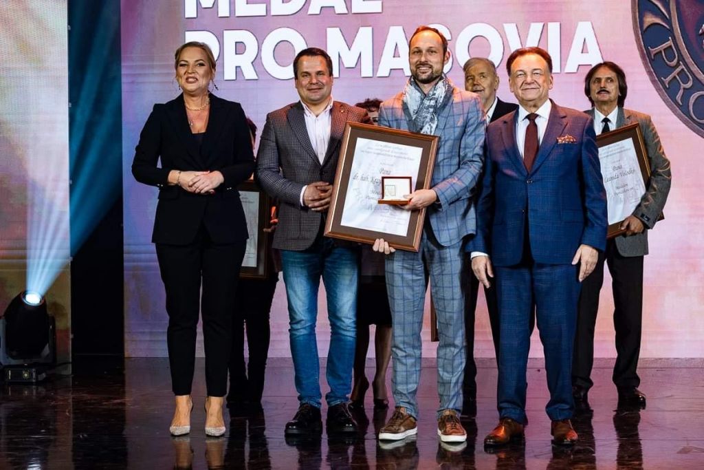 Prorektor SGTiH Vistula, dr hab. Krzysztof Celuch odznaczony medalem ...